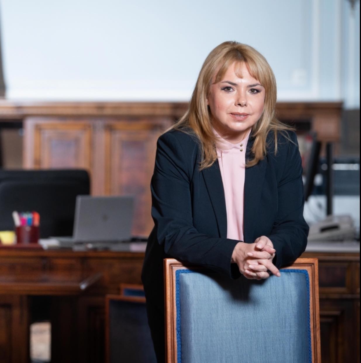 Anca Dragu: A woman who takes care of her family, children or parents ...